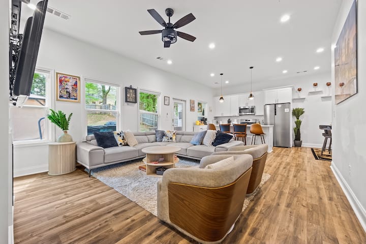 Family Friendly Home 15mil Downtown With Hot Tub - Riverdale, GA