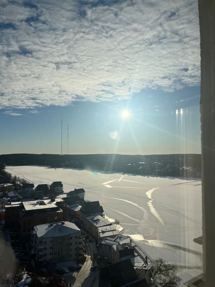 Top Floor Hotel Room With Lake View - Nacka