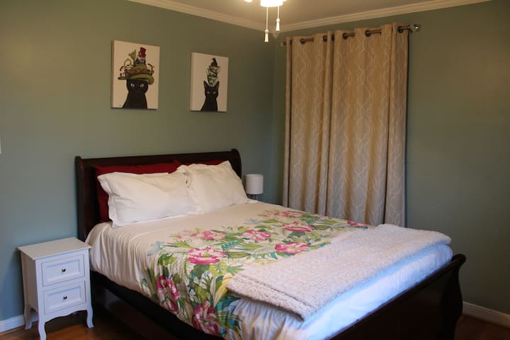 Queen Bed - Heart Of Tuckahoe - Richmond, VA