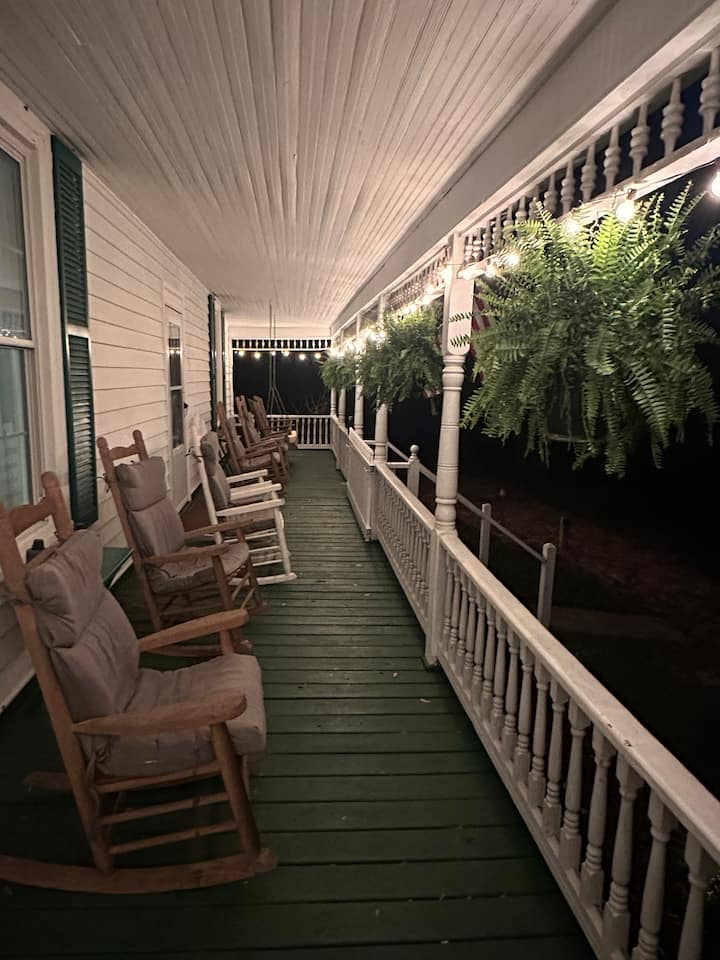 The Farmhouse At Claytor Lake - New River Trail State Park, Max Meadows