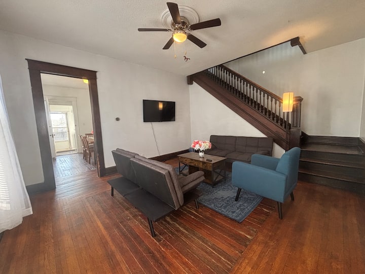 3br Suite W/ Office Close Isu - Terre Haute, IN