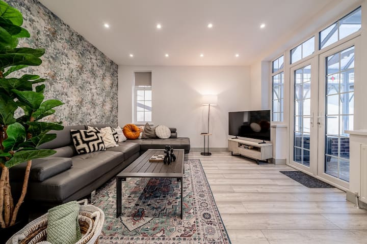 6bdr|sleep12|groupstay|freeparking|wifi|healdgreen - Stockport