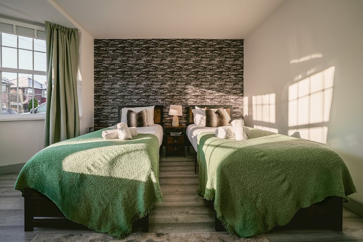 6bdr|sleep12|groupstay|freeparking|wifi|healdgreen - Knutsford