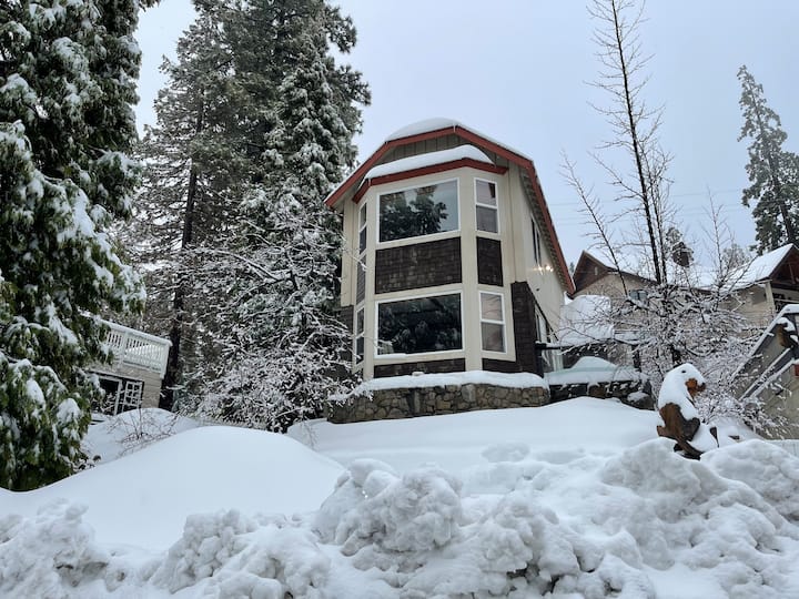 Lakeview Bear Haus - Running Springs, CA