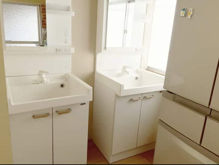 出張工事業者様に　大きな倉庫有り　事務所にも　一度に9名まで宿泊可能　高山市バイバス - 岐阜県