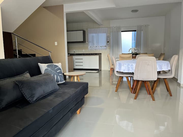 Casa 3 Qtos C/ Ar, Praia A Pé E Diversão No Parque - Penha