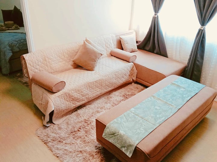 Spacious 1 Bedroom Condo With Pool View And 3 Beds - Cagayan de Oro