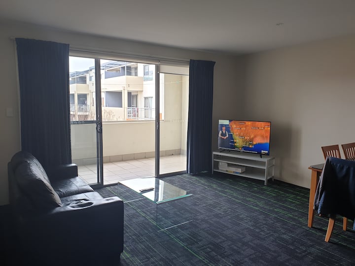 One Bedroom Unith Lift Access - Queanbeyan