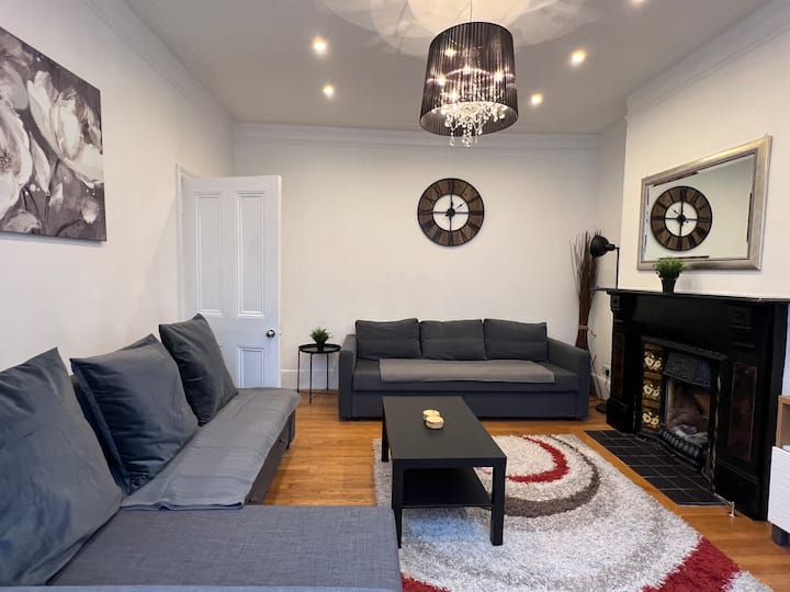 Two Bed House 10 Min To Tube - Botany Bay - London