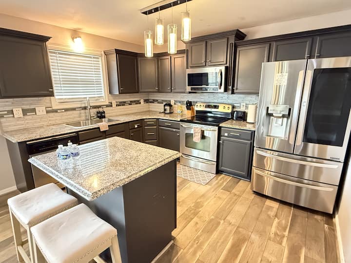 All-inclusive Corporate Stay – Spacious 3br Home - Clarksville, TN