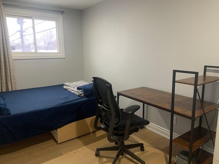 Pvt Room - 5 Min Walk To Tim, Bank, Freshco - Hamilton