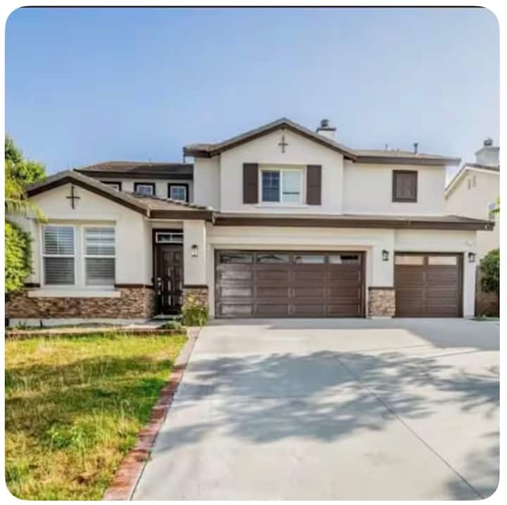 5 Bedrooms/3 Baths/10~14people/6beds/pets Friendly - Fontana, CA