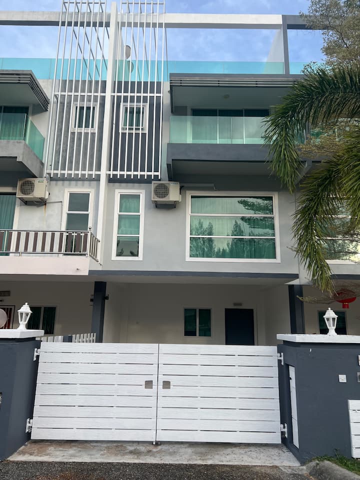 Omari 2 Marina Island Homestay Lumut - Pangkor Island