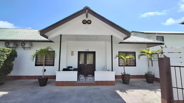 Roche Kerlan Two Bedroom Apartments - 세이셸