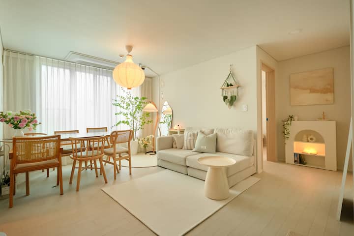 신축대형10인/가족친화/지하철1분/방3욕실2/엘리베이터/짐보관#낙산공원#명동#종로#서울역 - Seoul