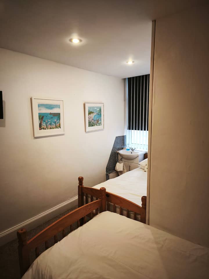 Twin Ensuite - Holywell