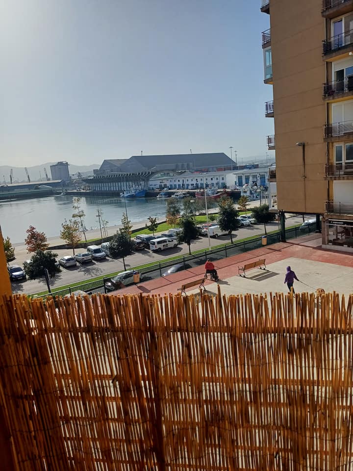 Piso Con Vistas Al Puerto Con Parking - Santander