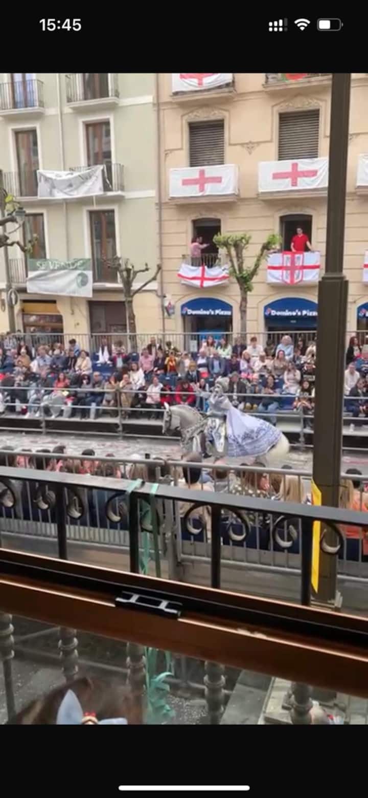 Piso Amplio Con Vistas A La Entrada De Fiestas - Ibi