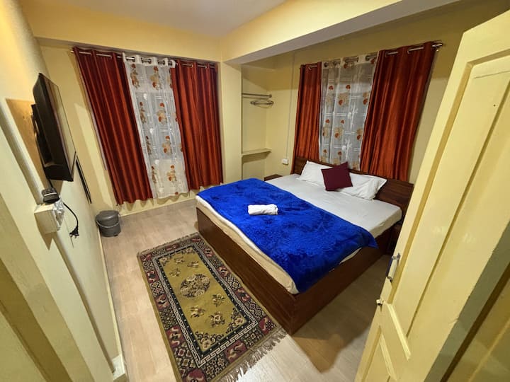 Sikkimrelaxinn
Flat With Kitchen
5min To Mgmarg - Gangtok