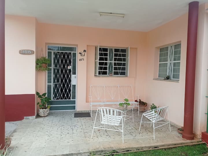 Casa Bella Cerca Del Aeropuerto - 夏灣拿