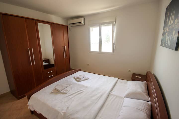 2-bedroom Apt, Private Beach And Pool - Montenegro