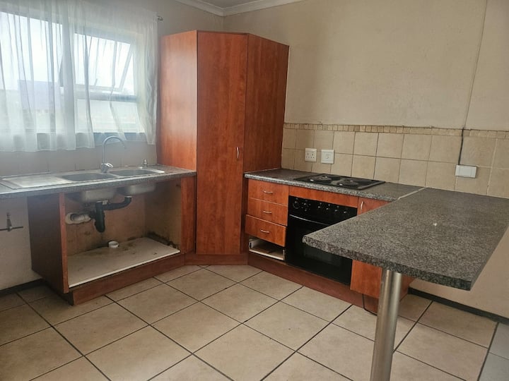 Blue Lake's Estate 2br Gem - Benoni