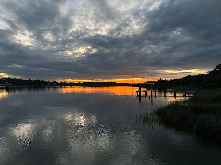 Waterfront Sunset Sanctuary. - Hammocks Beach State Park, Swansboro