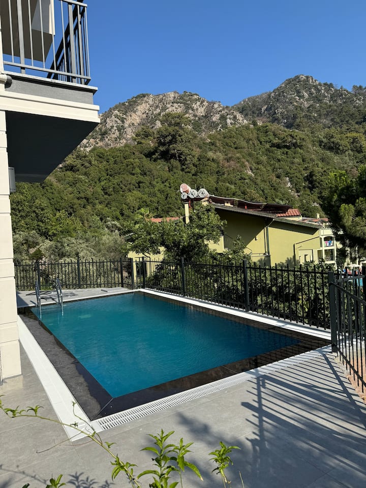 Harika Manzaralı Lüks Villa - İçmeler