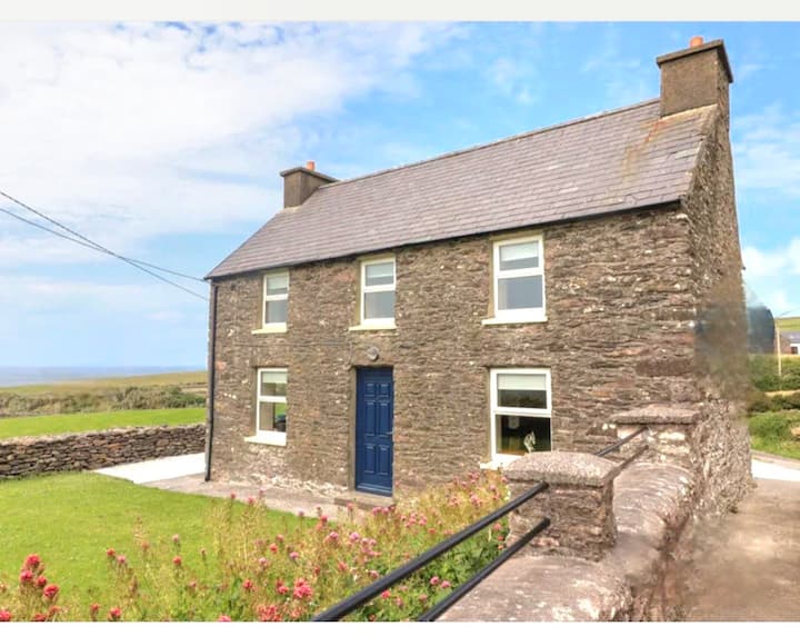 Stone Cottage 
Wild Atlantic Way

Dingle - Dingle Peninsula