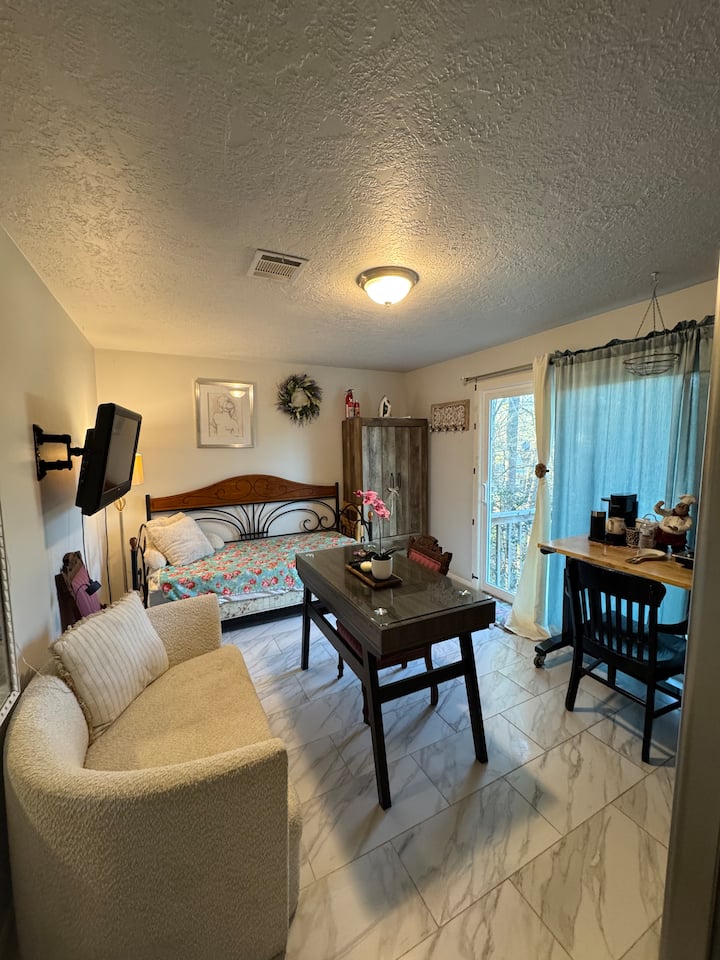 Lookout Loft/ Duplex Queen Bed &Twin Bed - Conroe, TX