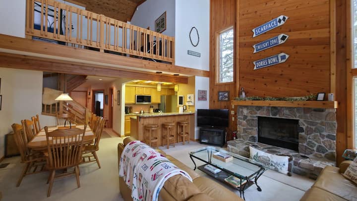 Nub's Nob Ski-in-ski-out Condo-sleeps 8 - Harbor Springs, MI