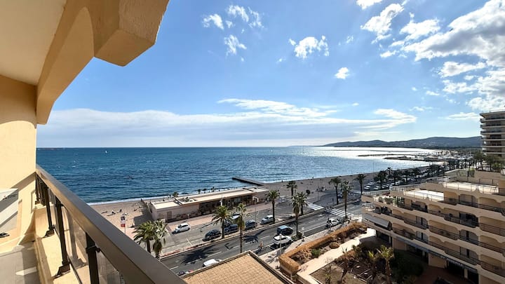 Appartement Vue Mer Et Front De Mer Avec Terrasse - Fréjus
