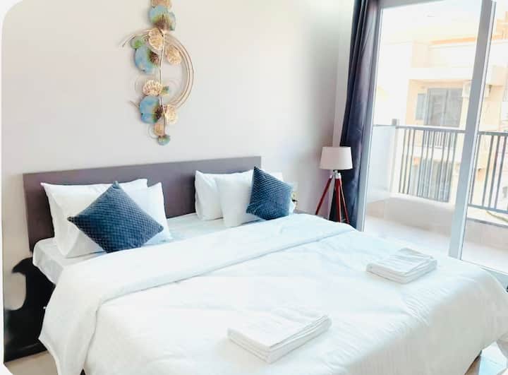 Bright & Cozy 1bhk Gurugram+balcony|sector42 - 구르가온