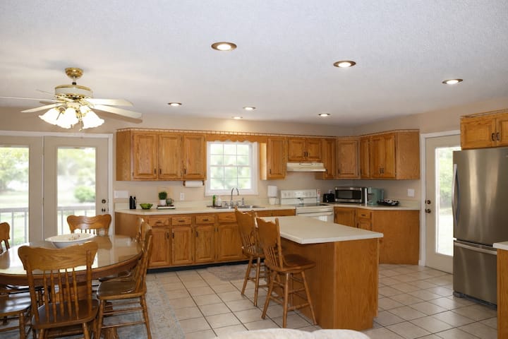 Blue Roof Laurel Lake - Cumberland Falls State Resort Park, Corbin