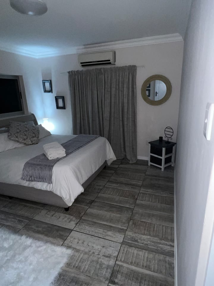 Cozy Paarl Escape | Private Room - Paarl