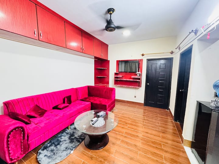 Cozy & Modern 2 Bed Appt With Secured Parking - Karachi