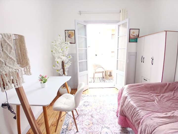 Sunny Cozy Downtown Room - Cairo