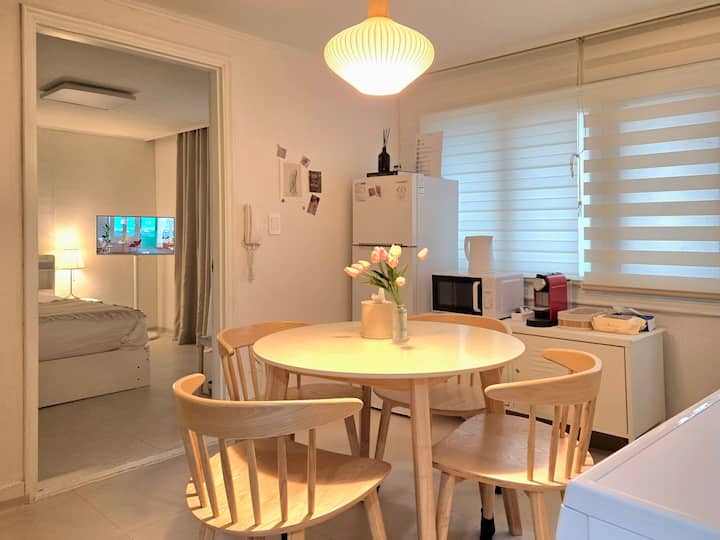 서울역도보10분/공덕역/명동/홍대/ktx /공항철도/1층 /짐보관/이른체크인/콘서트 - Seoul