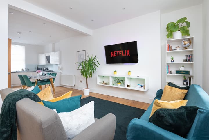 Fresh Spacious Modern Split-level Apt W/parking - Londra