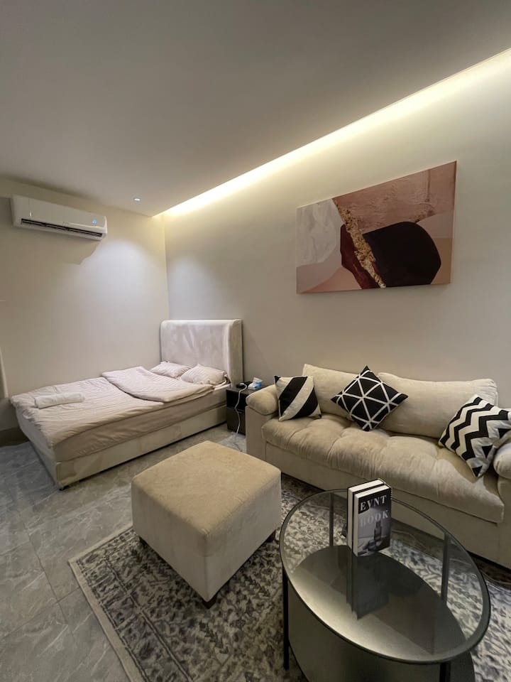 Master Room With Comfy Bed / Near Airport/ Gym - Riad