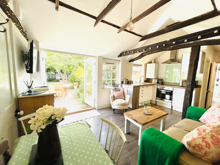 Cambridge One Double Bedroom Cottage Sleeps 3 - Cambridge