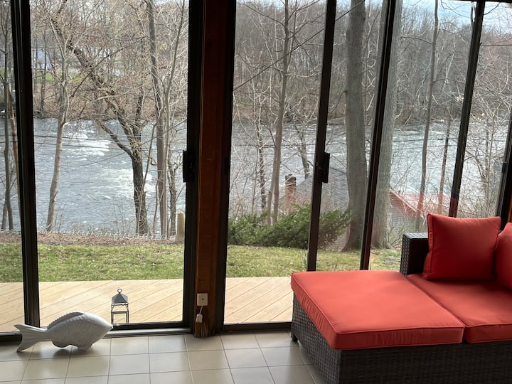 The River House - Bloomfield, CT
