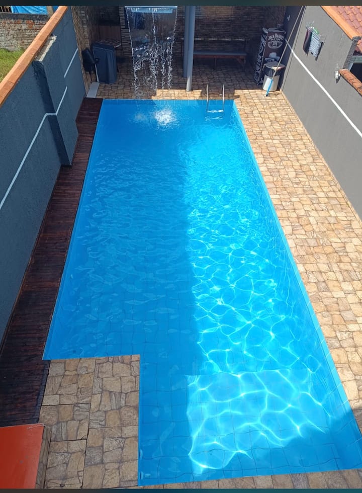 Casa Confortável Com Piscina - Matinhos