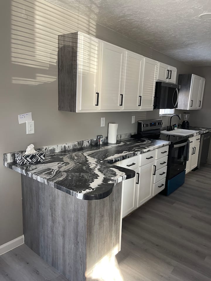 Black & Gray - Garden City, KS