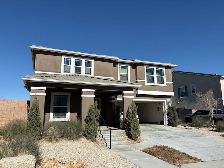 Victorville Family Home - Hesperia, CA