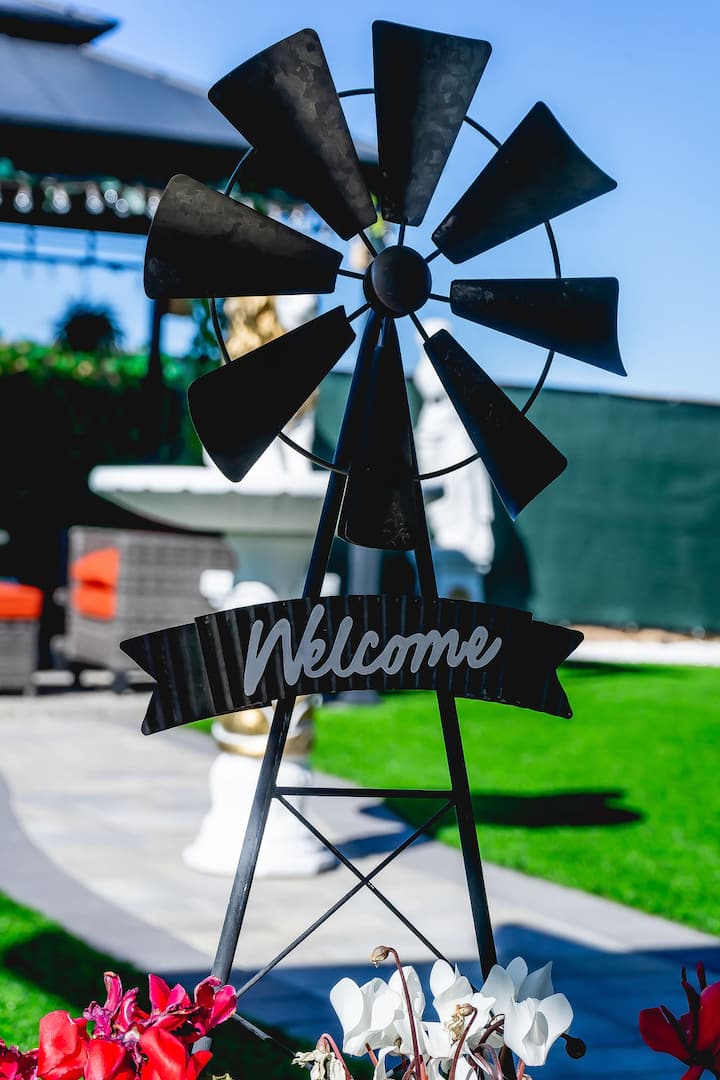 California Three Bedroom Desert Scape - Victorville, CA