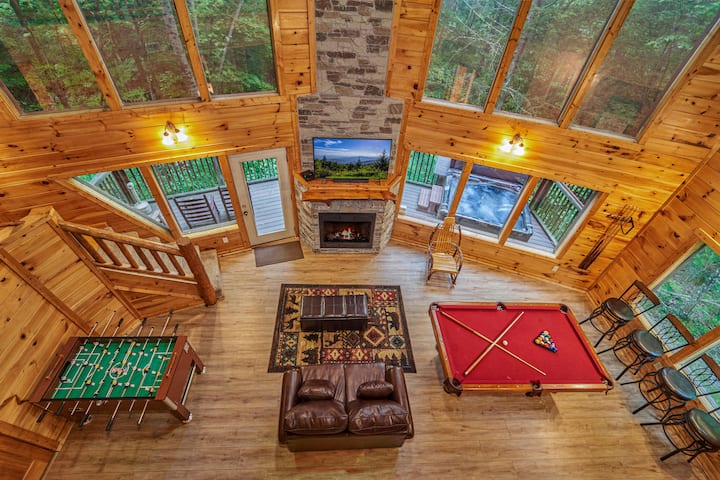 Romantic Hot Tub | Gameroom | Cozy - Gatlinburg, TN
