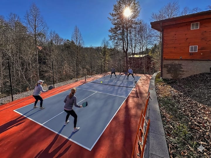 Private Full Pickleball Ct | Indoor Pool | Arcade - Gatlinburg, TN