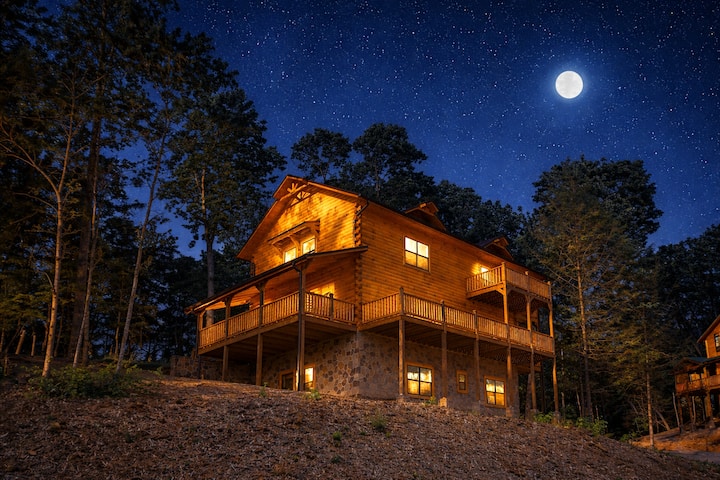 Misty Mountain Lodge: Theater, Gameroom, Hot Tub - ガットリンバーグ, TN