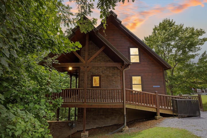 Cherokee Charm: Theater, Gameroom, Hot Tub, Sauna - Great Smoky Mountains National Park